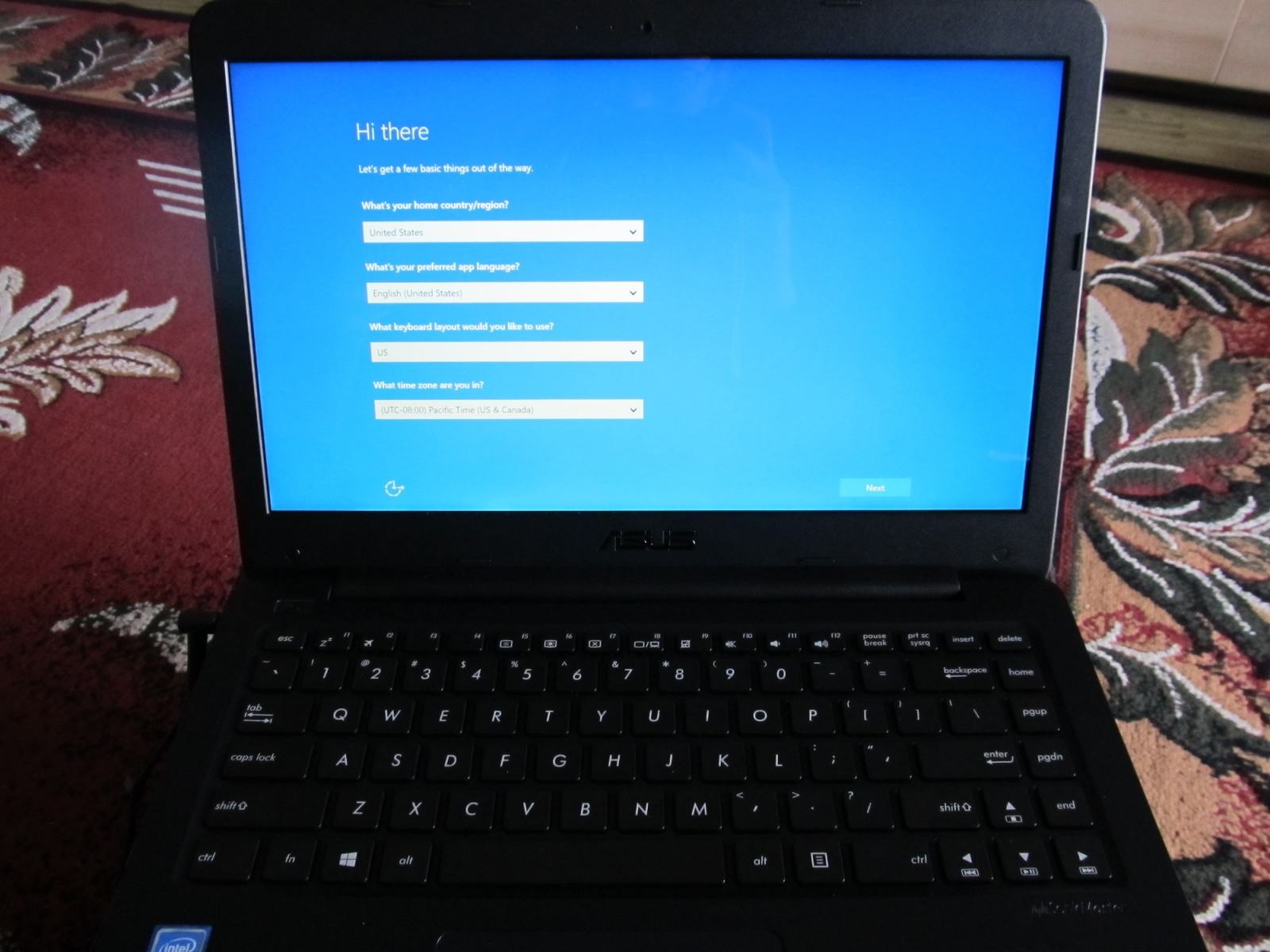 Asus EeeBook E402S Signature Edition laptop