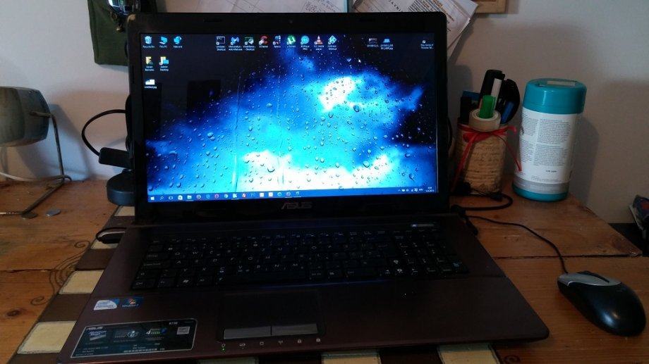 Asus K73E - 17 / Dual core - 2.2 Ghz / 6GB DDR3 / 750GB HD