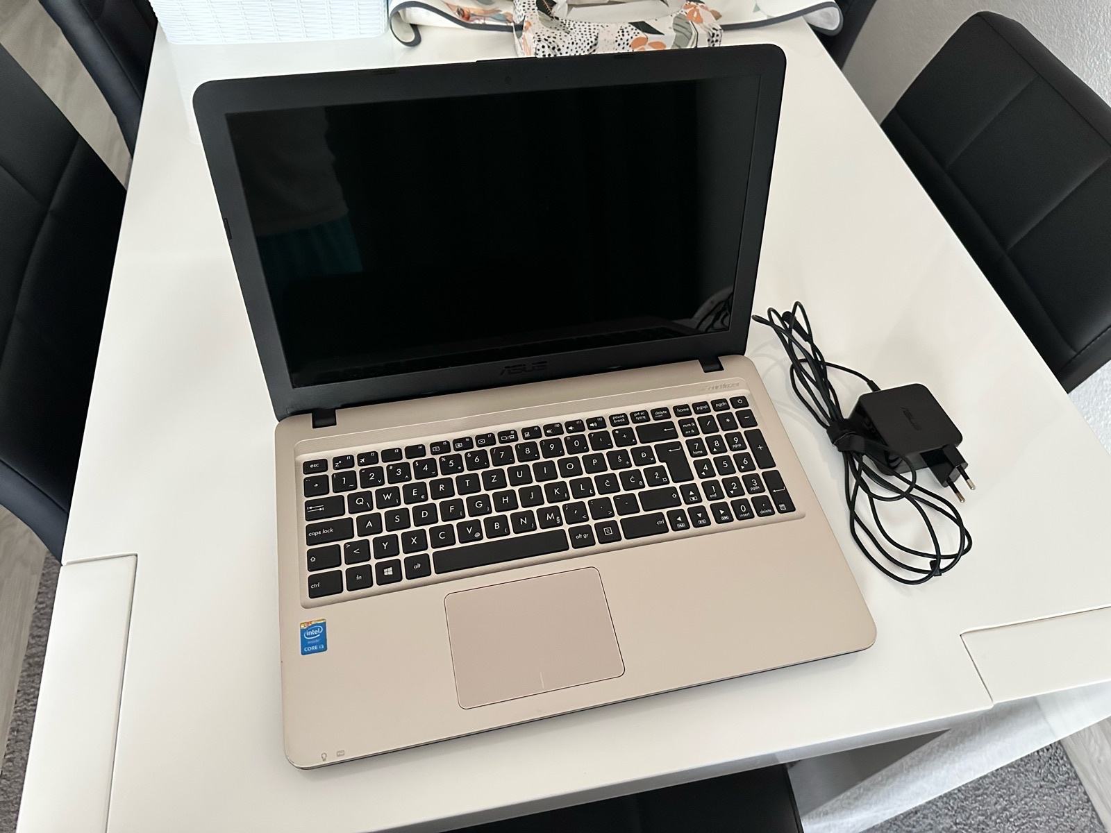 Asus laptop X540L sa punjačem (besplatna poštarina)!!!