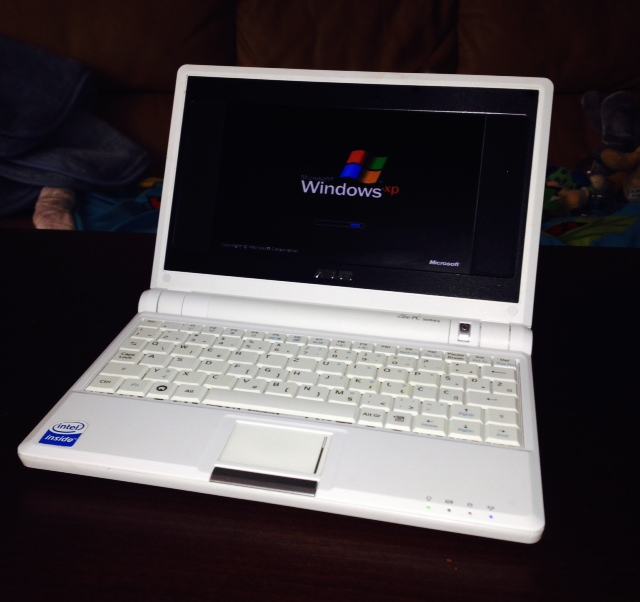 ASUS mali bijeli laptop sa ekranom 10 za 400KN