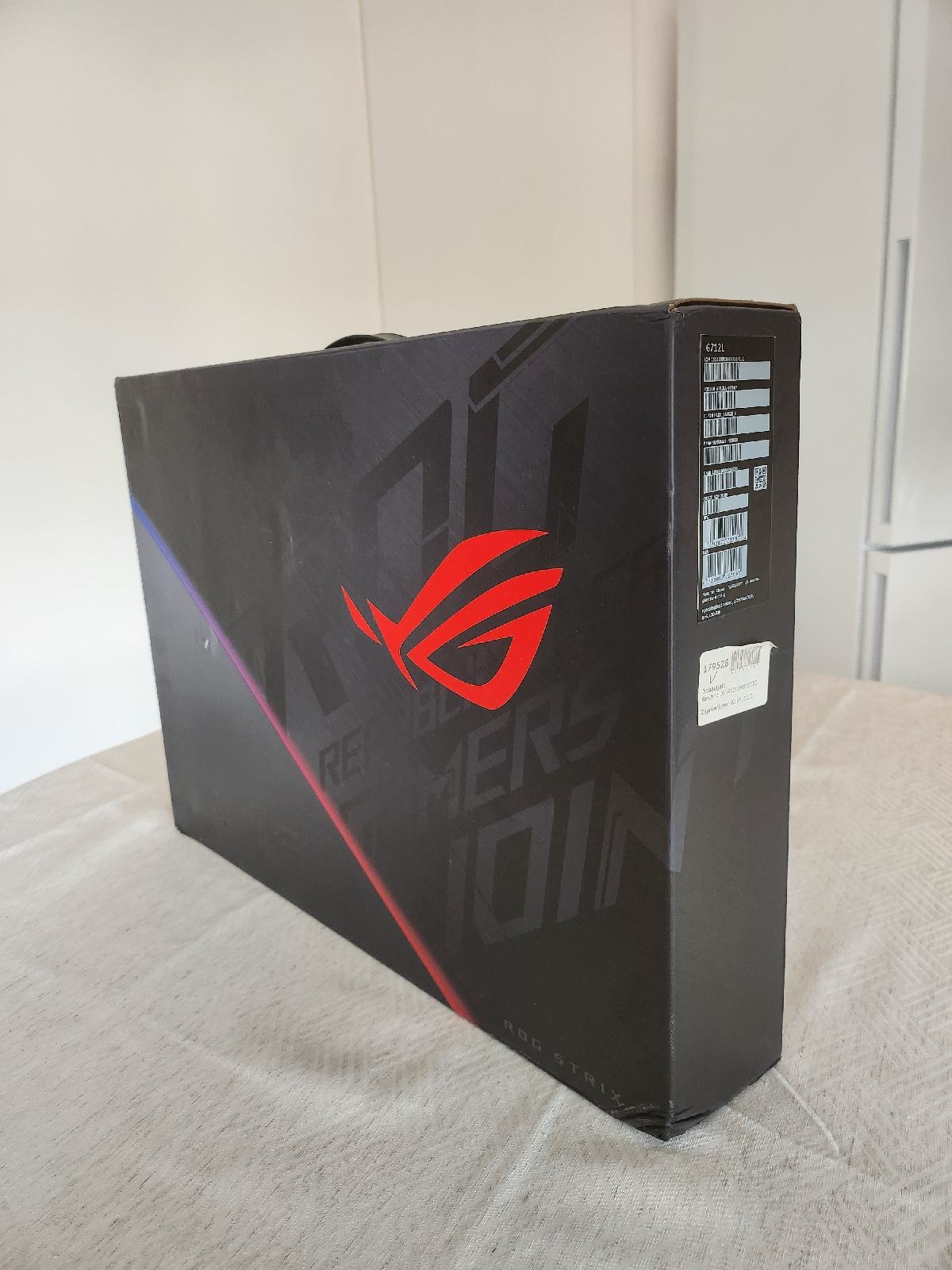 ASUS Rog Strix gaming laptop CIJENA NIJE FIKSNA