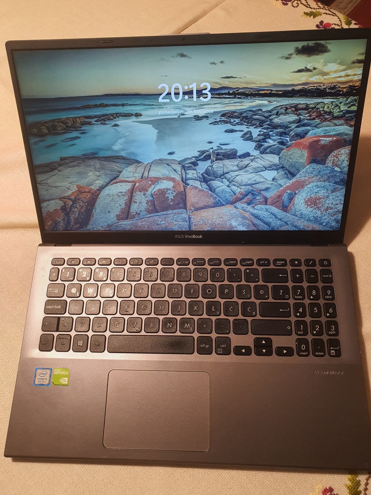 Asus VivoBook 15/ Intel Core i5 /Nvidia GeForce MX230 (2GB) / RAM 8 GB