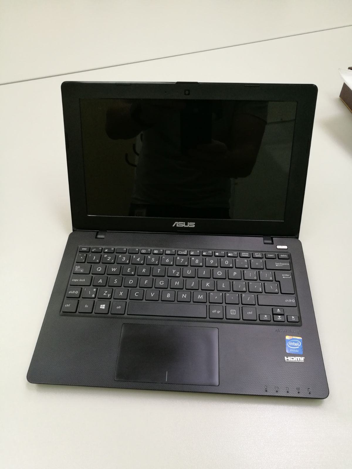 ASUS X200M