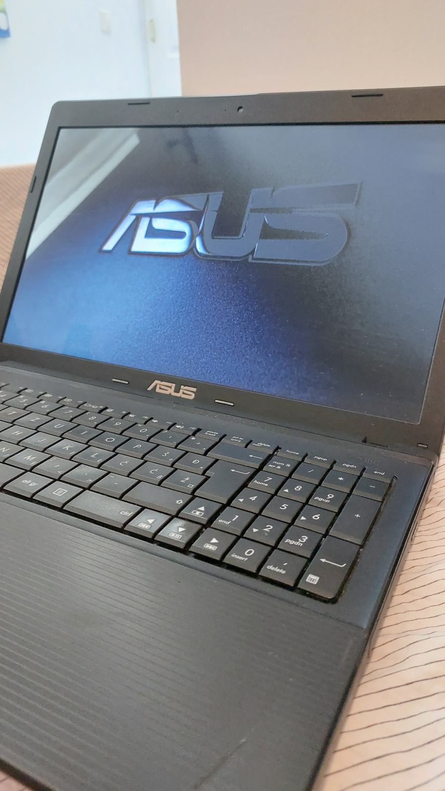 ASUS X55A prijenosni laptop