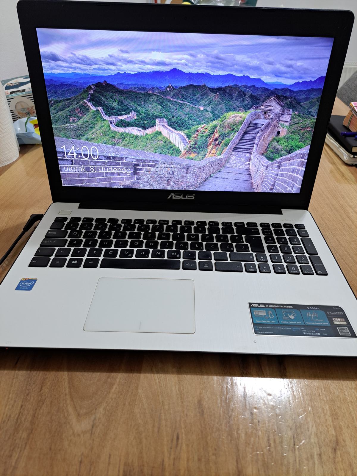 Prodajem bijeli Asus X553M laptop - 900kn