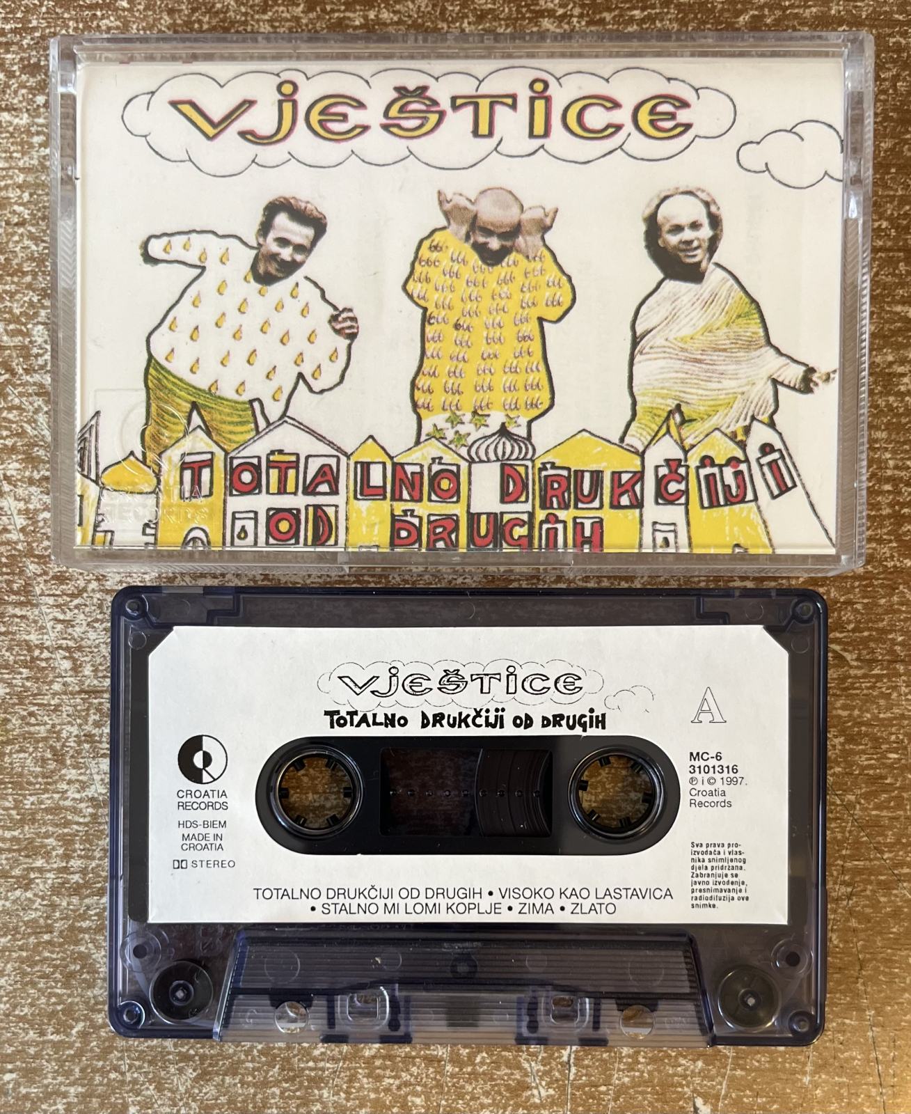 AUDIO KAZETA, VJEŠTICE - TOTALNO DRUGAČJI OD DRUGIH