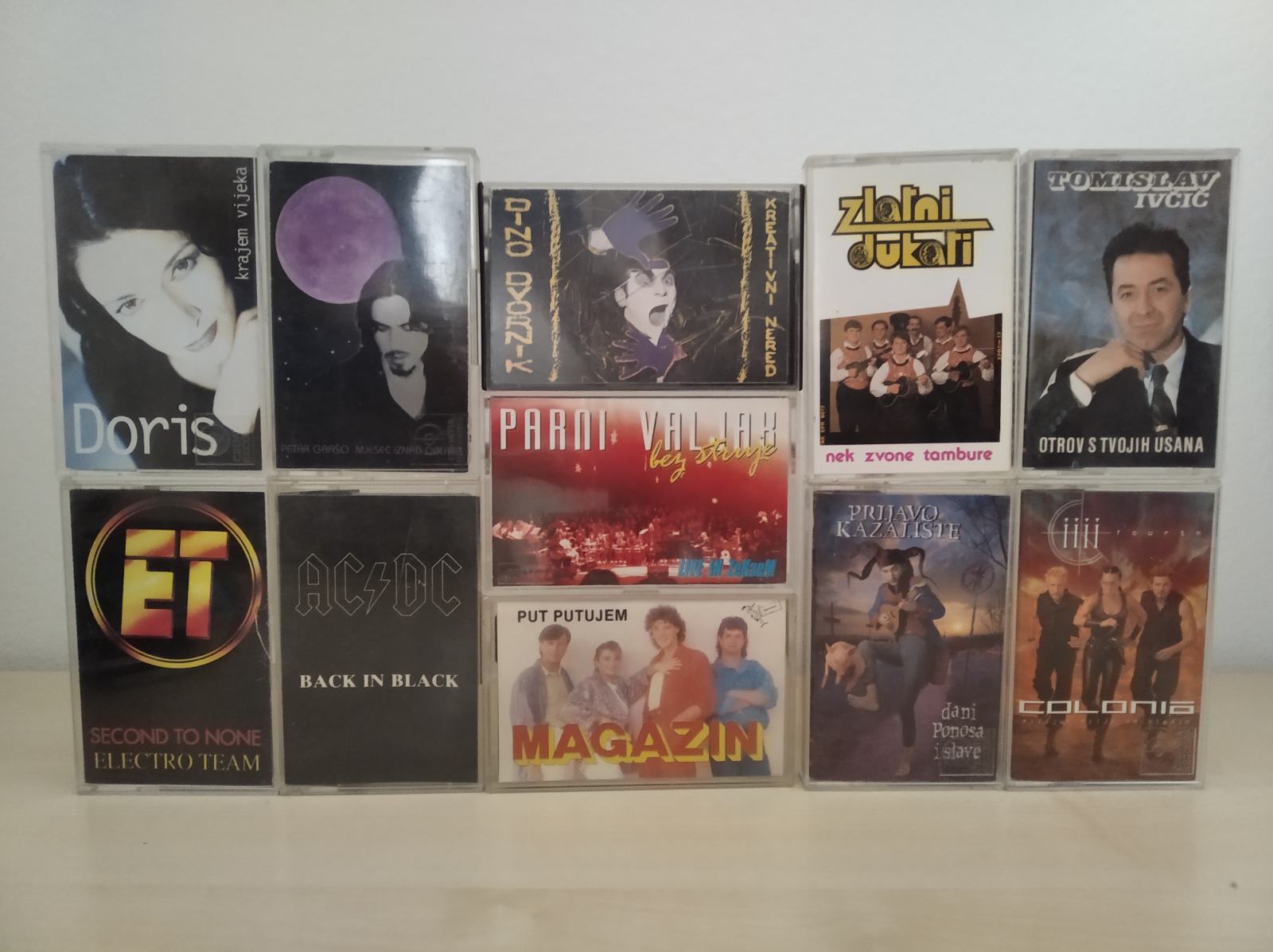 Kolekcija audio kazeta domaće i strane glazbe