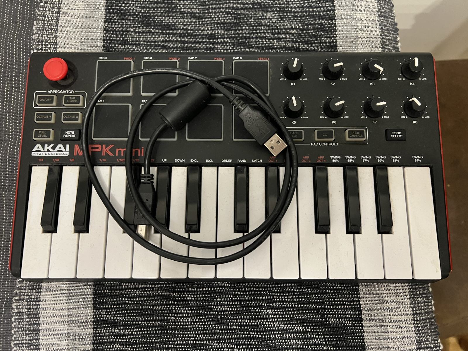 AKAI MPK mini mk2 midi controller