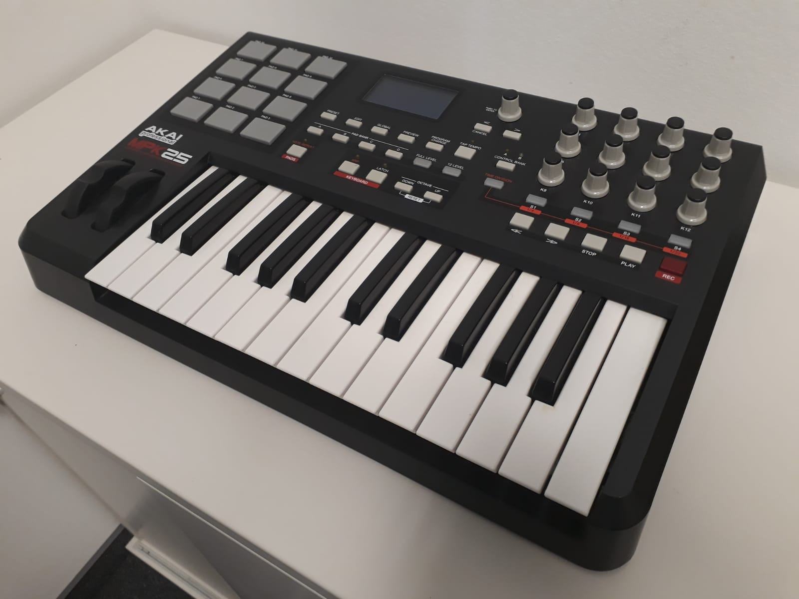 Akai MPK25 MIDI Controller Keyboard