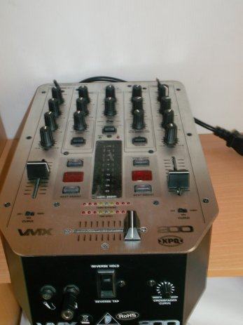 BEHRINGER VMX 200 Mikser