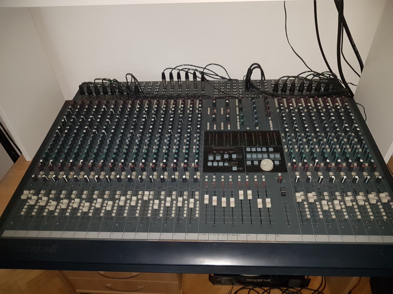 Prodajem Soundcraft Ghost 24 LE - vrhunski i legendarni mixer