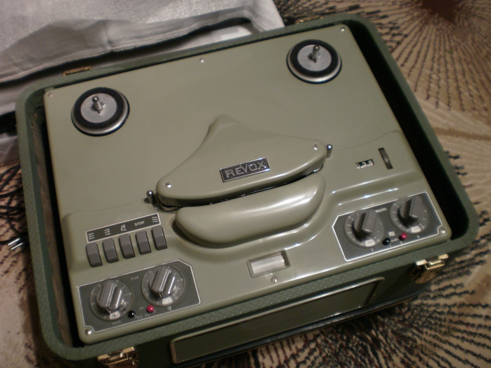 Revox F36 magnetofon