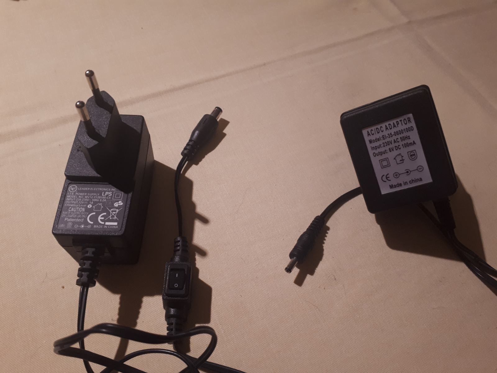 Adapteri strujni 9.3V-210mA ,15V - 400mA, 18.3 V