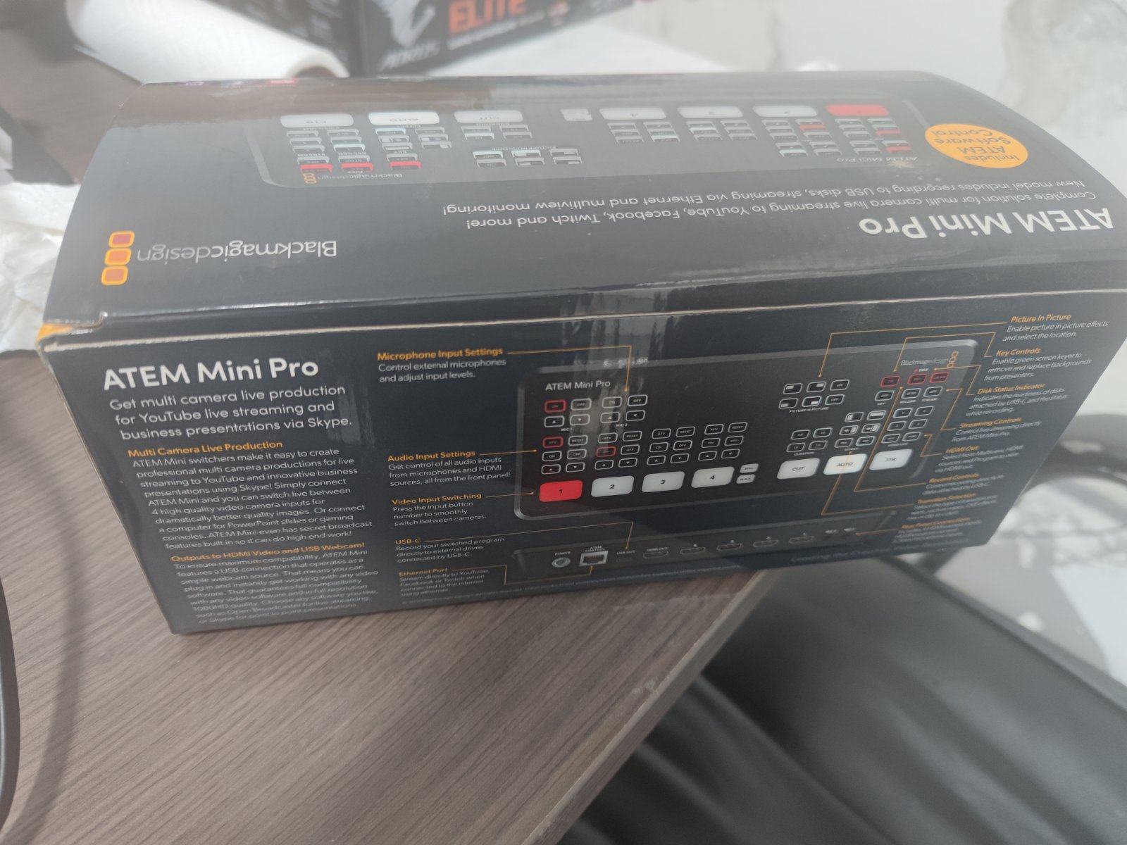 Blackmagic Design ATEM Mini Pro - 2 put korišteno