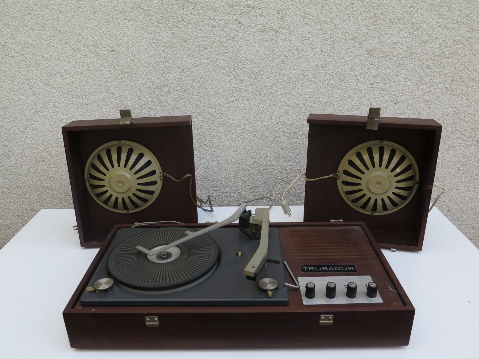 gramofon RIZ-ISKRA TRUBADUR