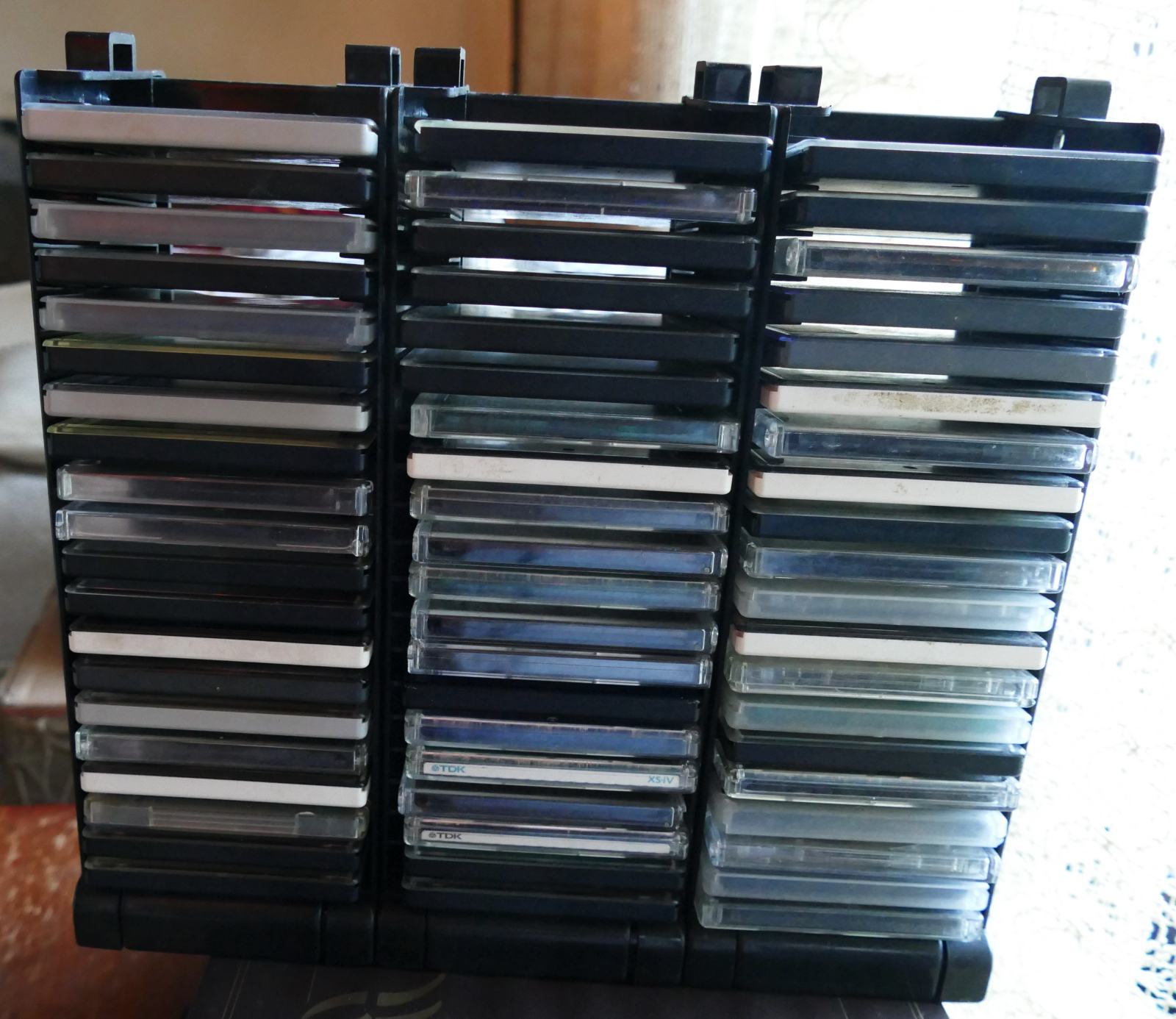 MD minidisc stalak za 60 md-a + LOT 60 minidiscova
