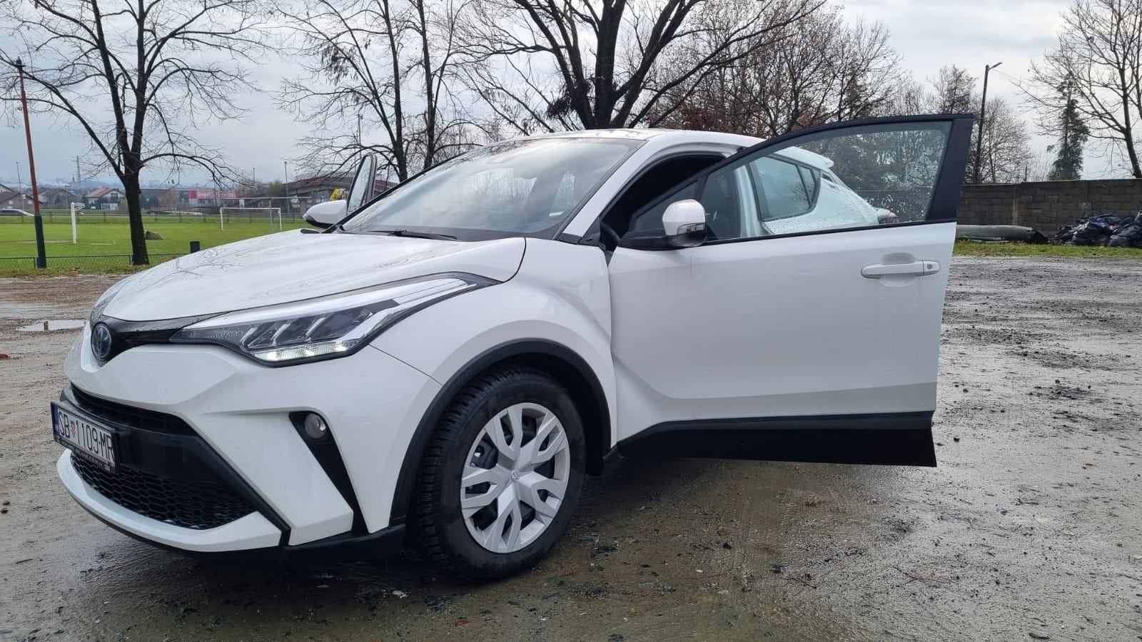 2023, 15000 km TOYOTA C-HR 1.8 C-ENTER + SMART paket opreme, 2023 god.