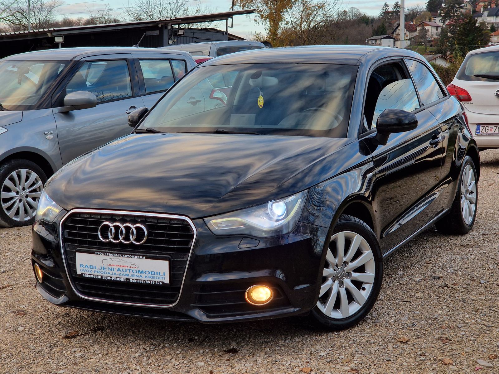 Audi A1 1,6 TDI Ambition-VELIKI+MALI SERVIS-NAVI MMI-XENON-LED-2013 G ...