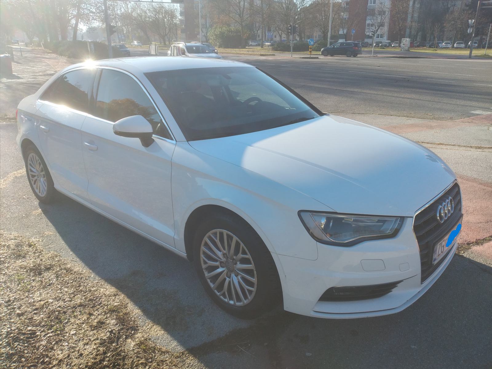 Audi A3 1,6 TDI limuzina Ambiente reg.10/24 ABS ESP senzori zatamnjena ...