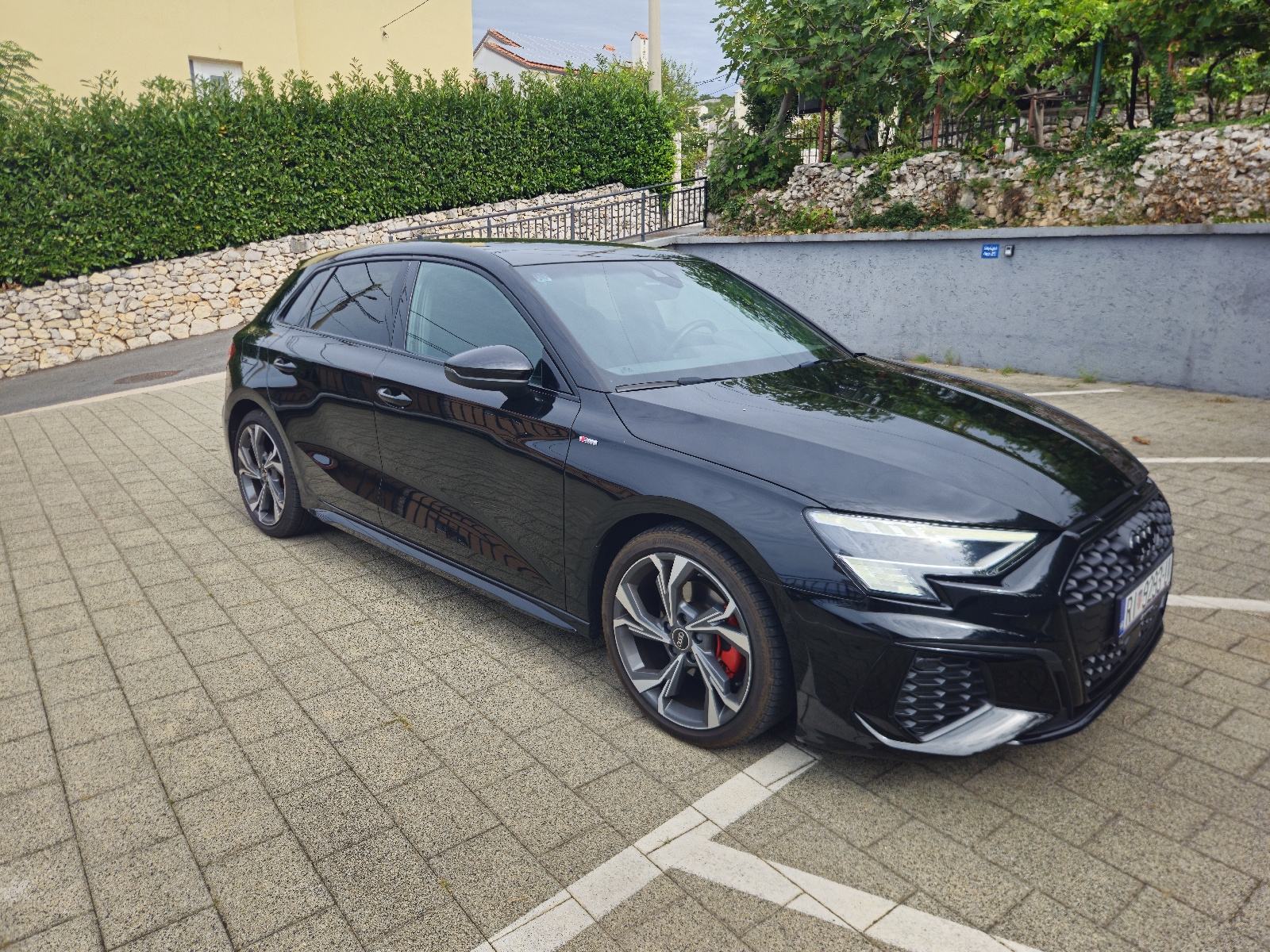 Audi A3 35 TDI automatik/ S line/MATRIX/black optic/panorama/, 2022 god.