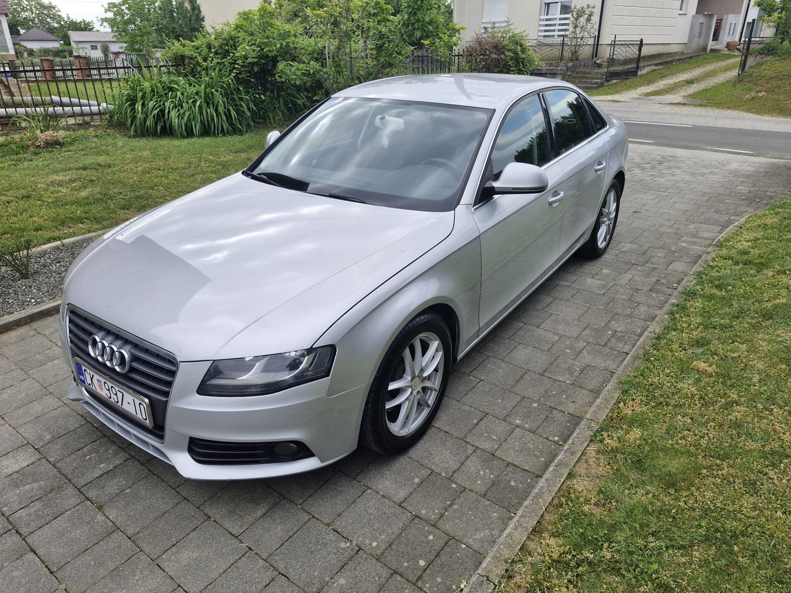 Audi A4 2,0 TDI sa kompletom zimskih i ljetnih sa alu felgama, 2008 god.
