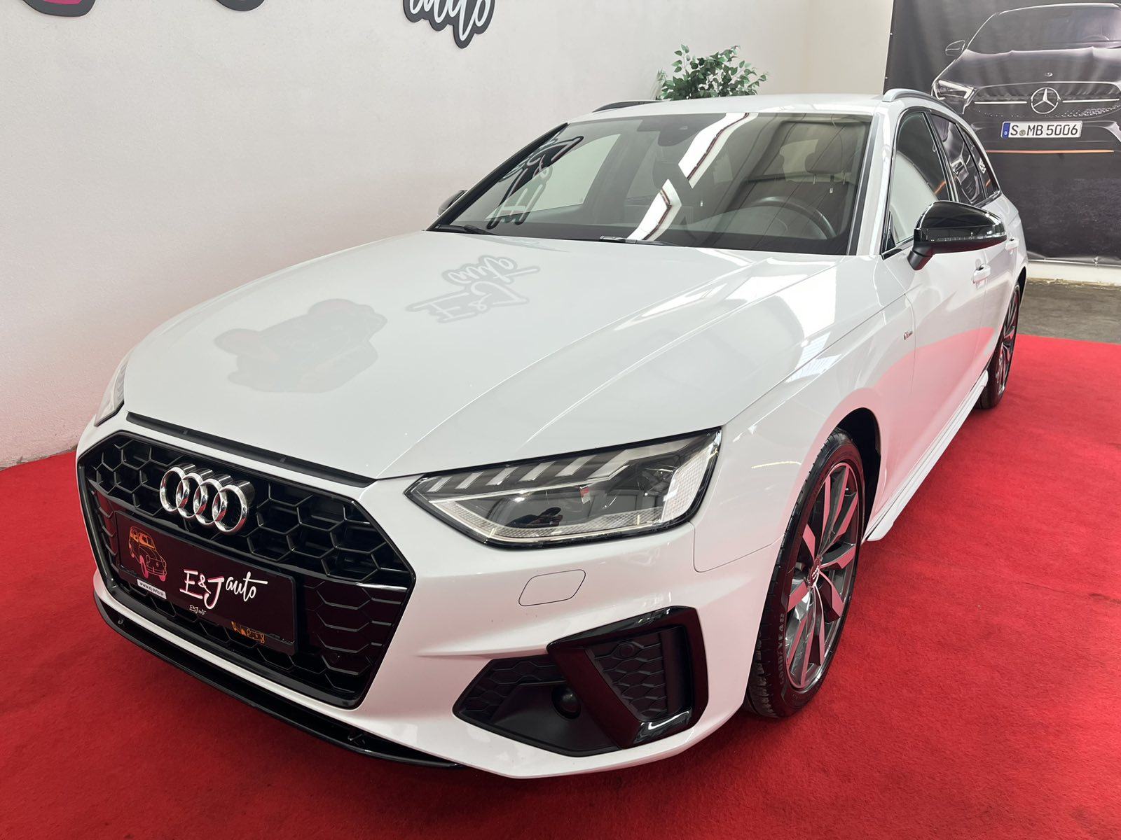 Audi A4 Avant 35 TDI S-Line-Black MATRIX ACC Virtual 18Alu, 2021 god.