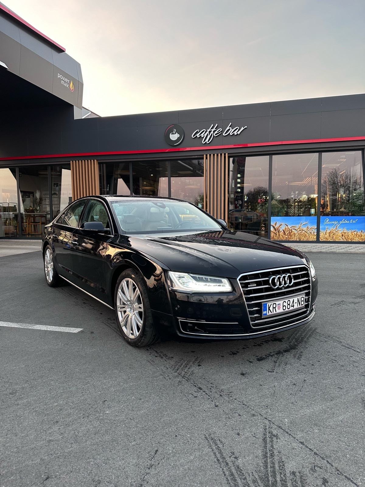 Audi A8 3,0 TDI S-Line MATRIX SOFT CLOSE AMBI LIGHT KAMERE RADARI REG2 ...