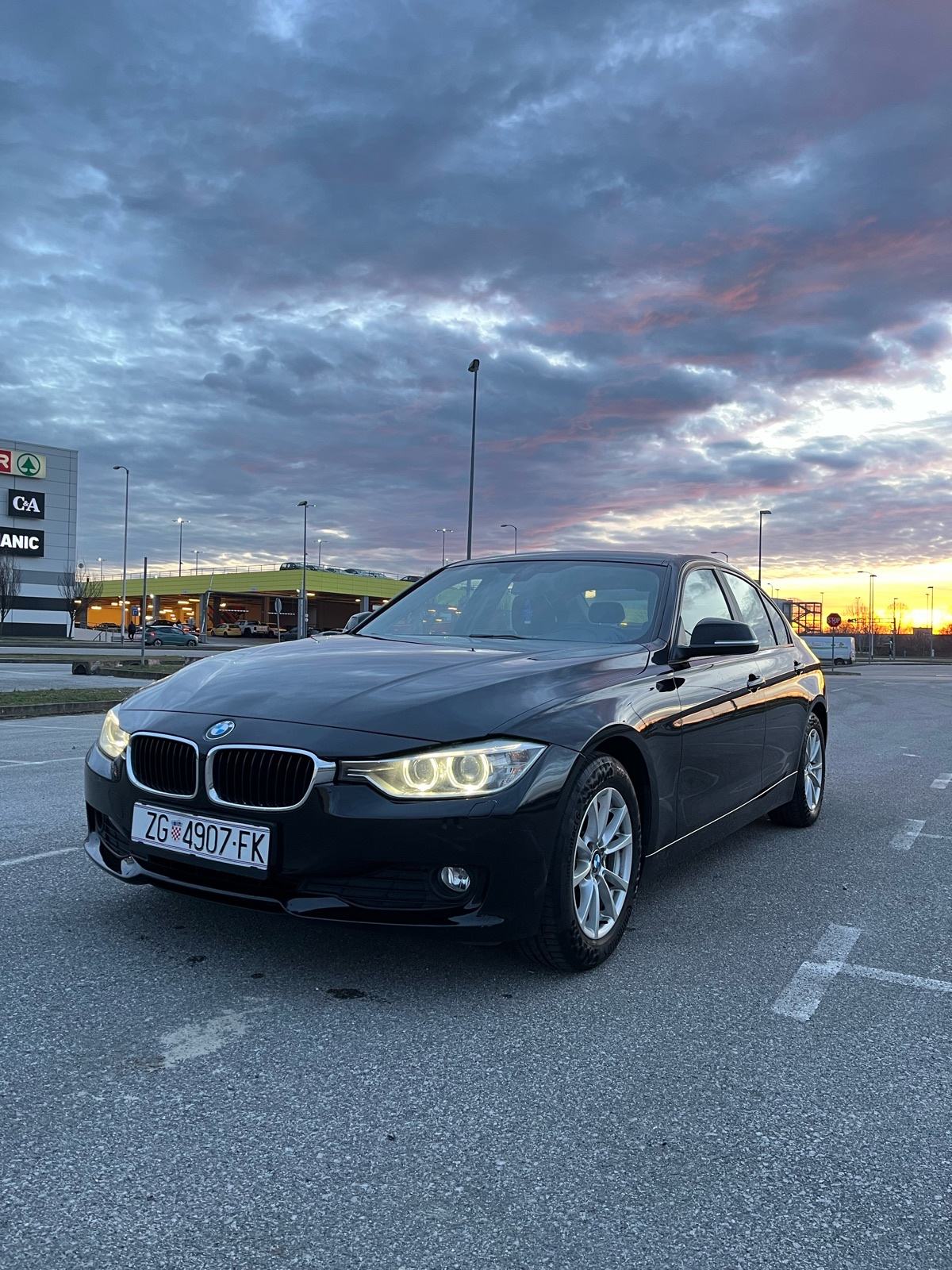 BMW 318d Automatik Reg. God. Dana,AKCIJA 10450, 2014 god.