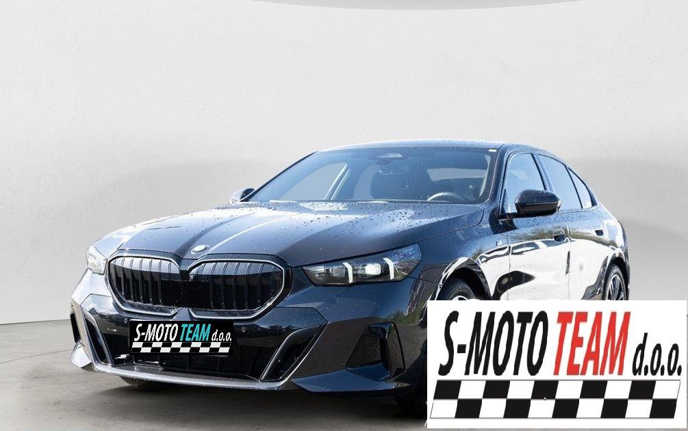 BMW 520d xDrive M-Sport Pro STANDHZ LED HUD AHK PANO, 2023 god.