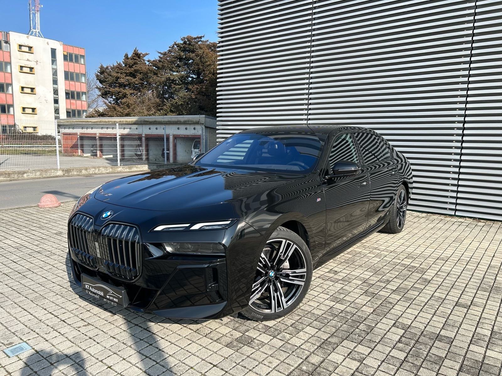 BMW 740xd 2024 M Sport Sky Kino B&W Iconic 21” 18 000km, 2024 god.