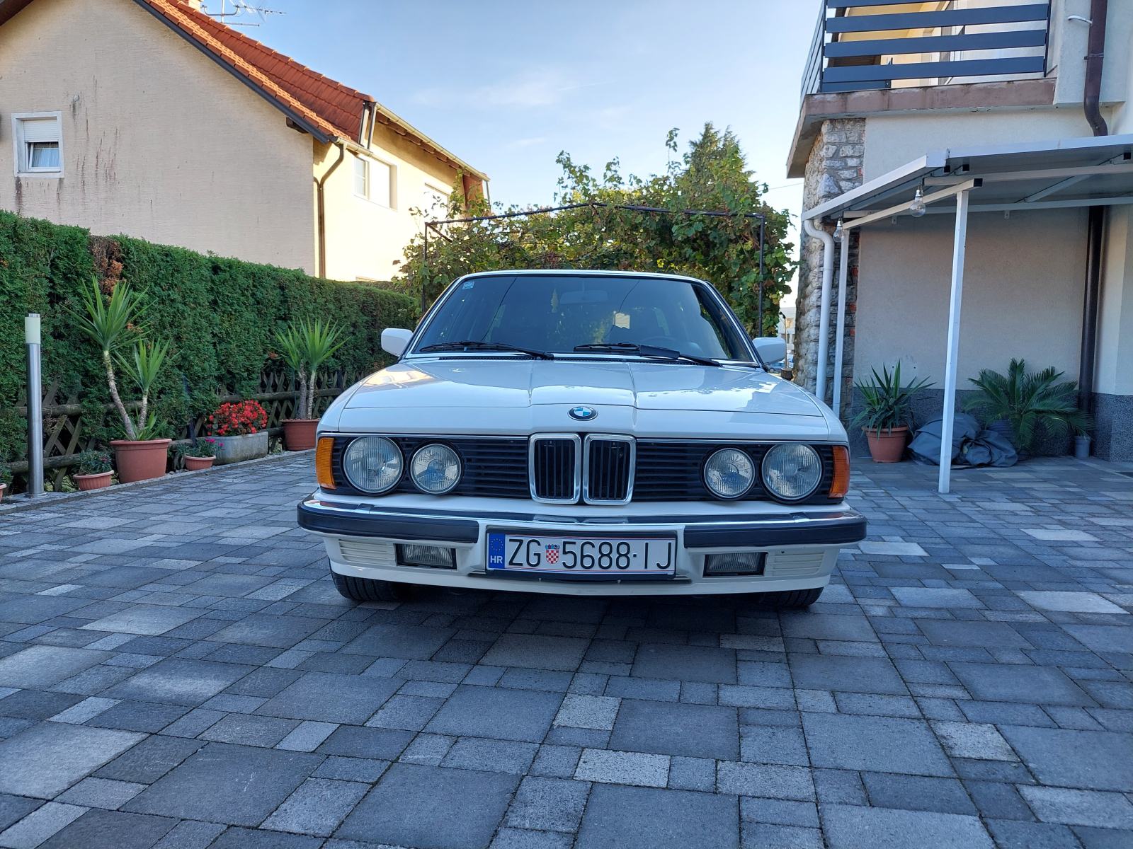BMW e23 serija 7 735i Moguća zamjena, 1983 god.