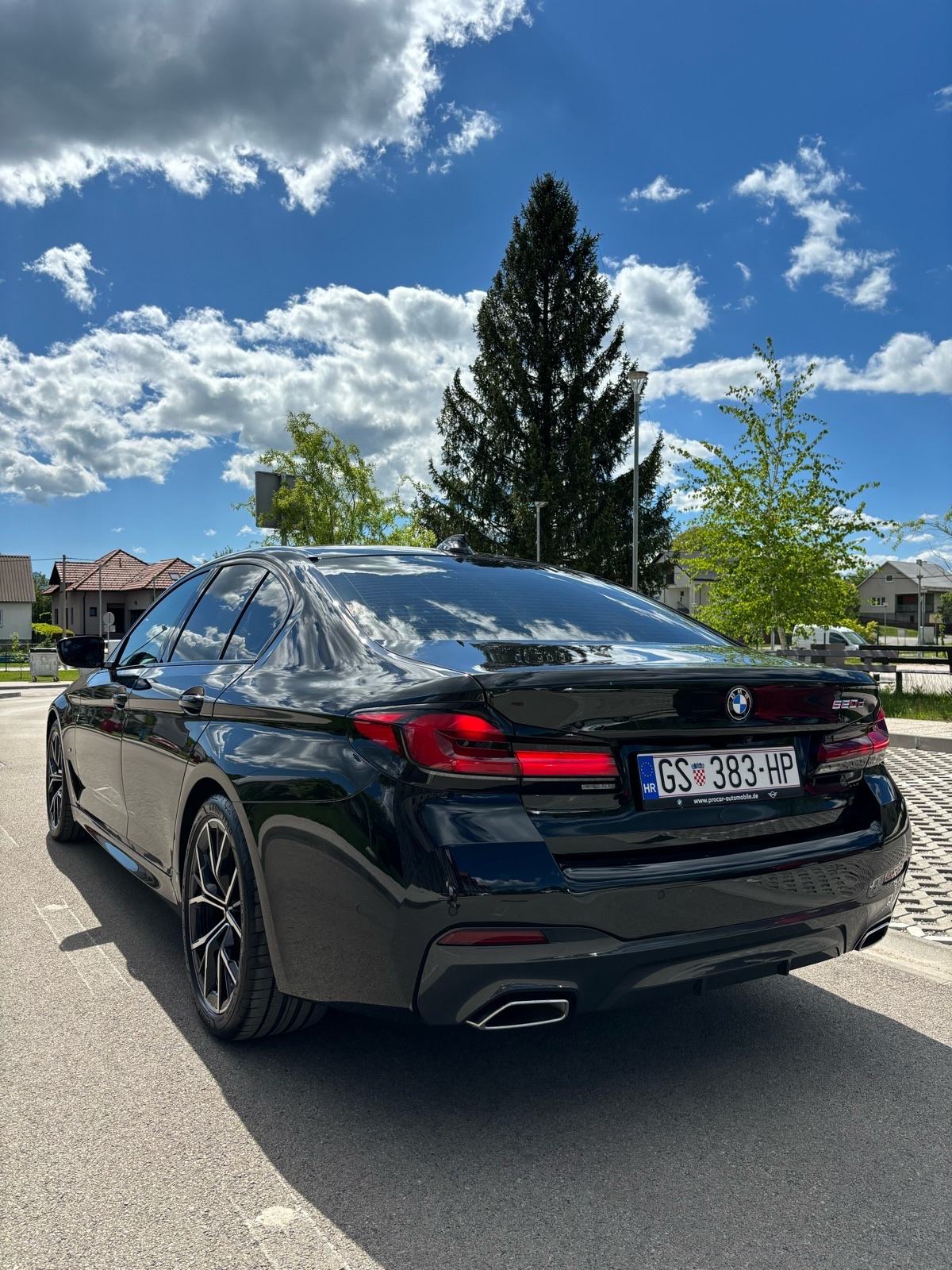 BMW G30 LCI 520d M Paket FULL OPREMA F1 ALU 19 TOP STANJE-20 tkm, 2023 god.