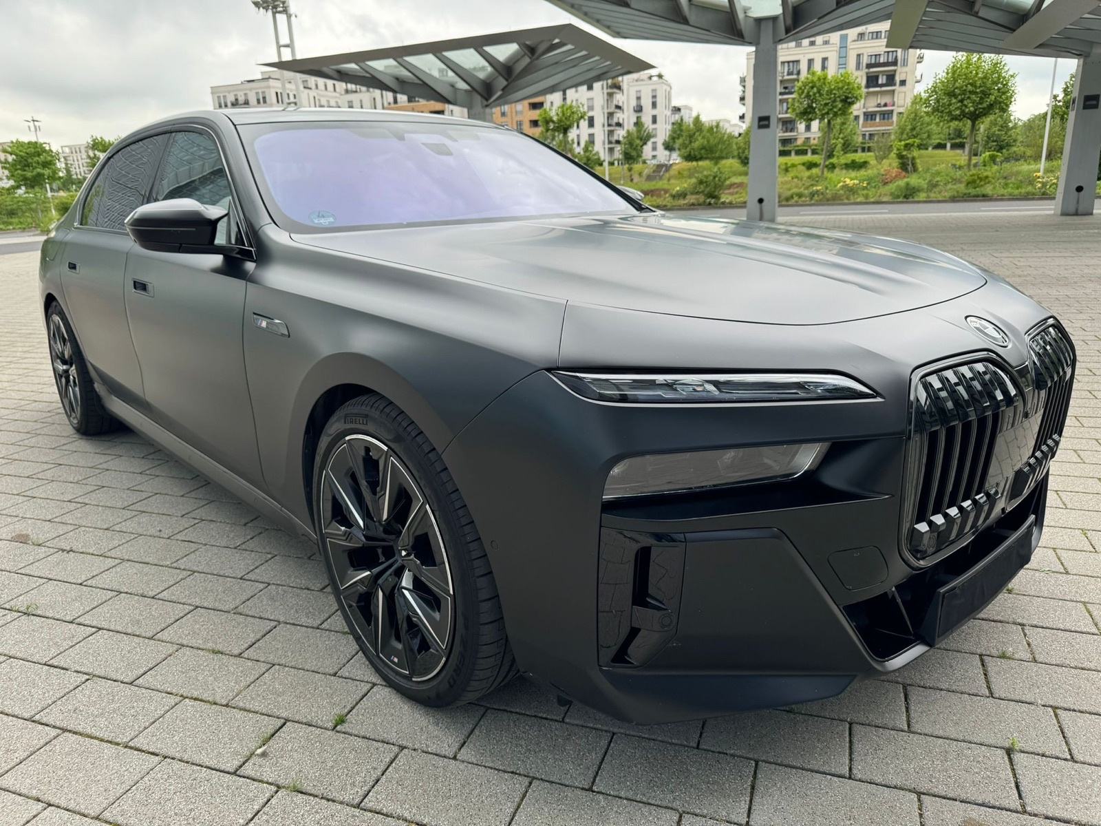 BMW M-760e, FULL, veliki TV kino ekran, el. vrata na struju, SWAROVSKI ...