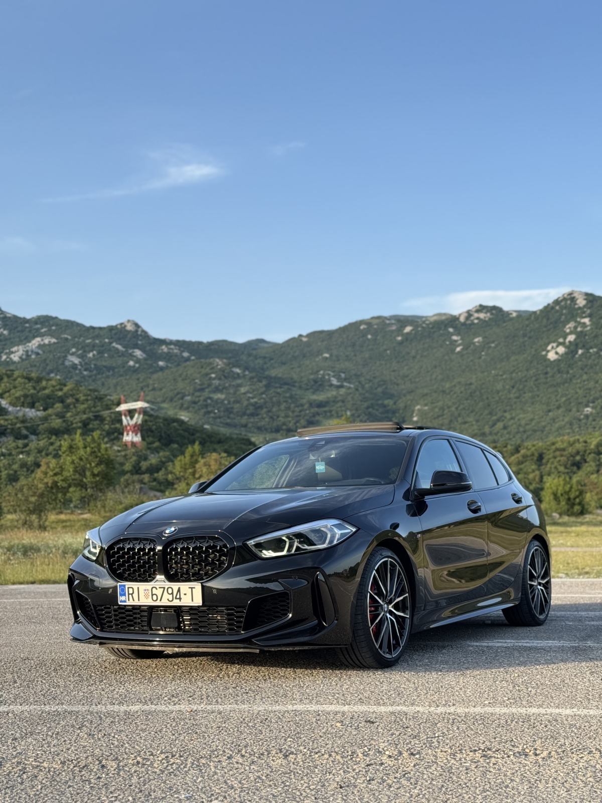 BMW M135i xDrive, M Performance paket, 2022 god.