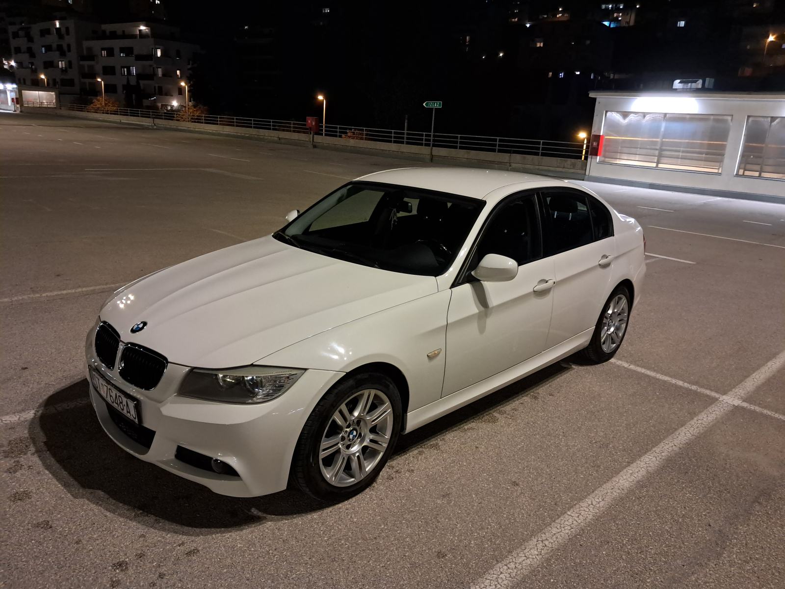 BMW 318d / Odlično stanje / HITNO prodajem / Samo 100k km, 2012 god.
