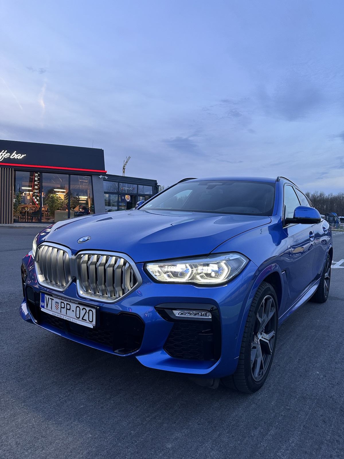BMW X6 xDrive30d M-PAKET LASERI PANORAMA VIRTUAL 360 KAMERE SERVISNA, 2020 god.
