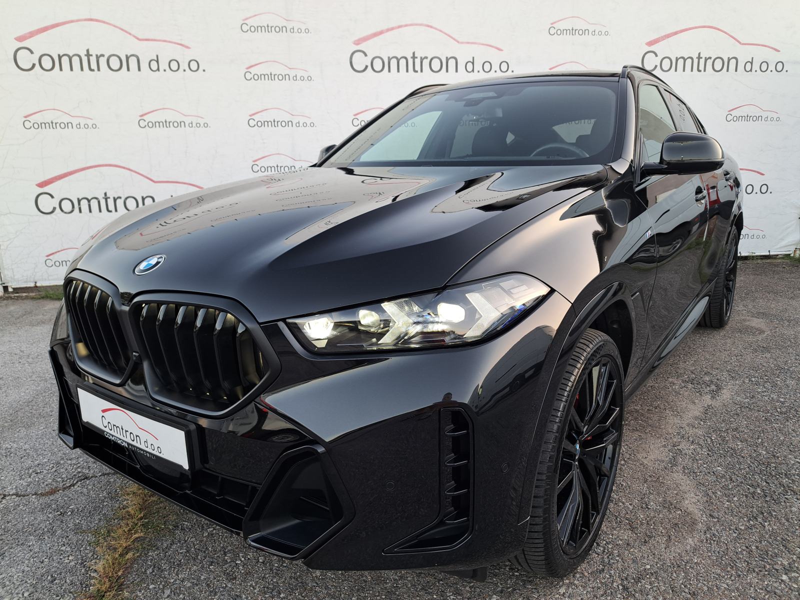 BMW X6 xDrive30d M paket, 2023 god.