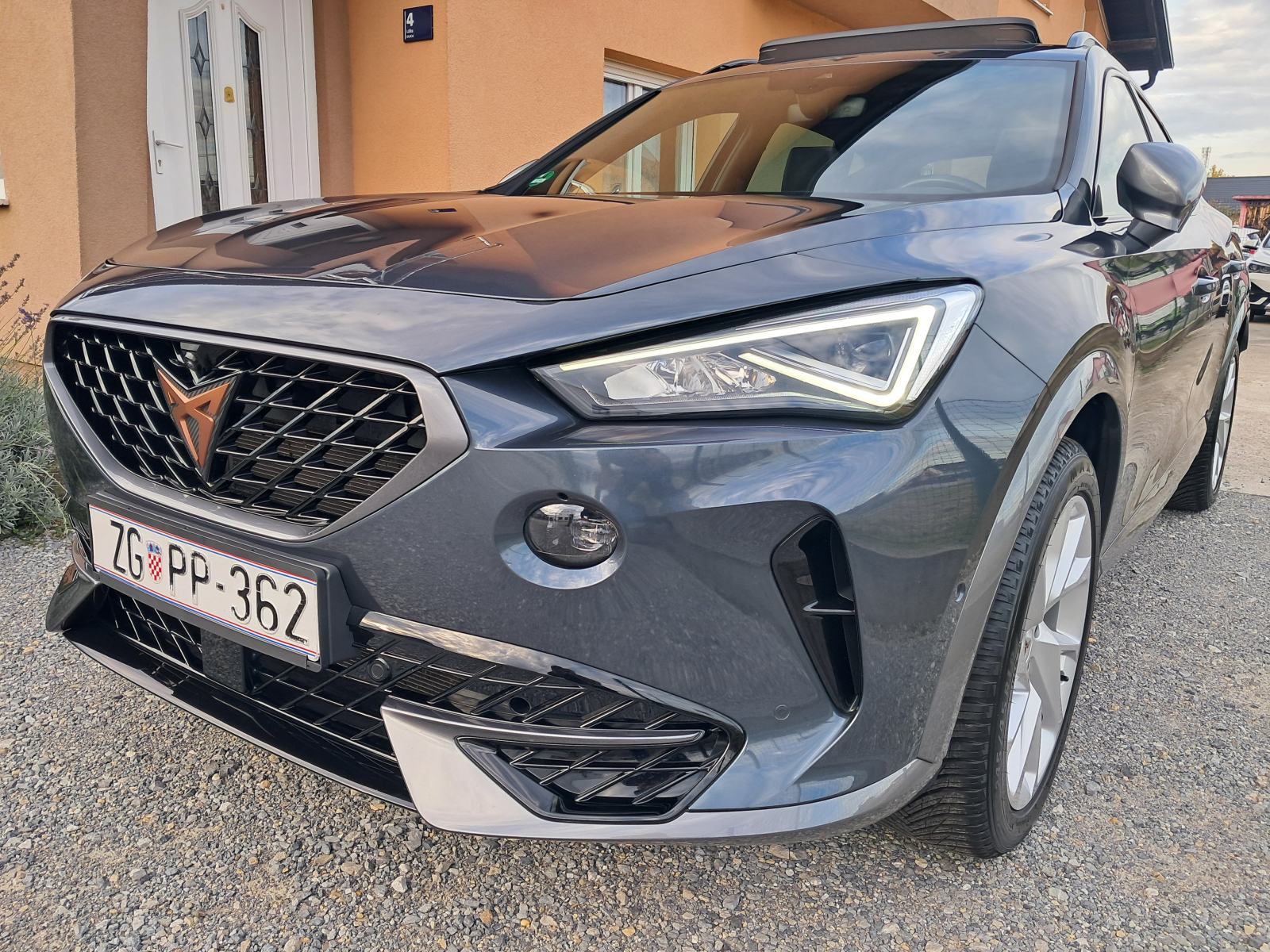 Cupra Formentor 1,5 TSI*DSG*PANORAMA*KAMERA 360*FULL LED*VIRTUAL*NAVI ...