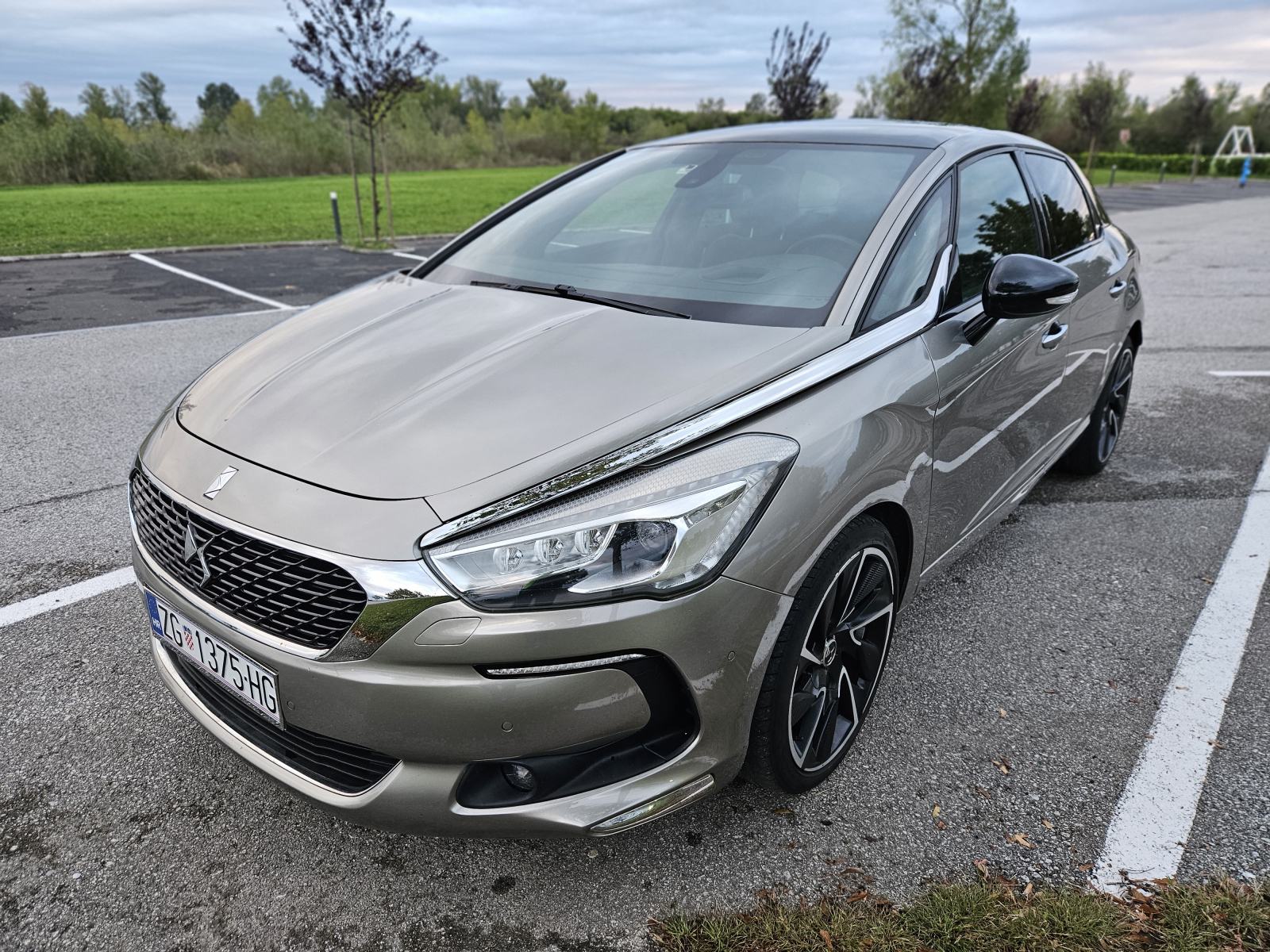 DS5 2.0 e-HDi Sport Chic ATRAKTIVAN*KAMERA*PANO*NAVI*KOŽA*BI-XENON, 2015 god.