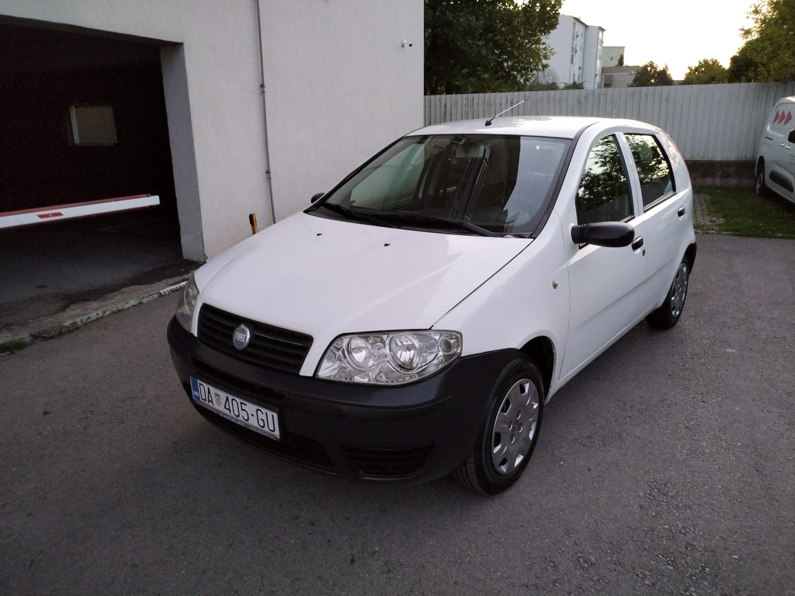 Fiat Punto 1.2i, veliki+mali servis,klima,reg.04/2024, odlično stanje ...
