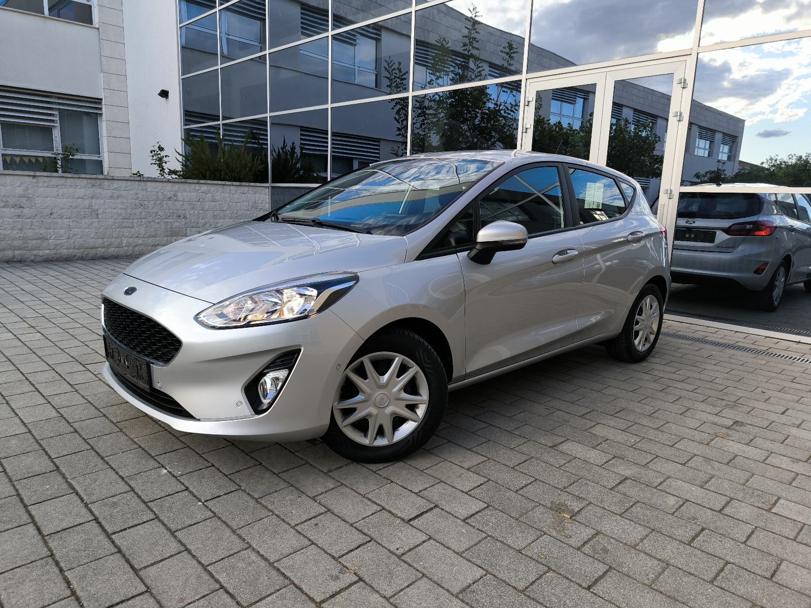 Ford Fiesta 1,0 74 kW 2019g* Navi, kamera,park senz *Reg 1 godinu ...