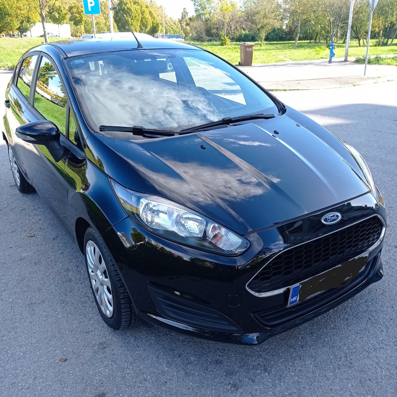 Stilvolle Automatik Ford Fiesta Fotos