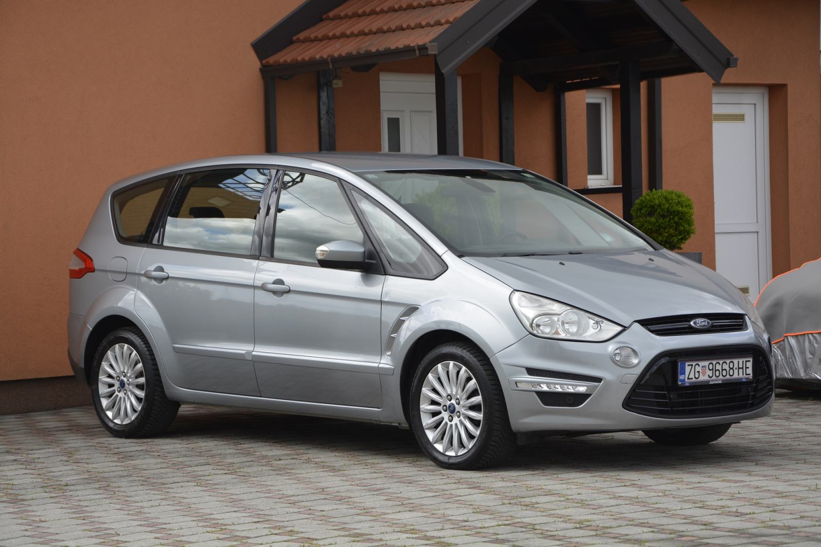 FORD S-MAX 2.0 TDCI 2014g. reg.do 04/2016g. Servisna knjiga., 2014 god.