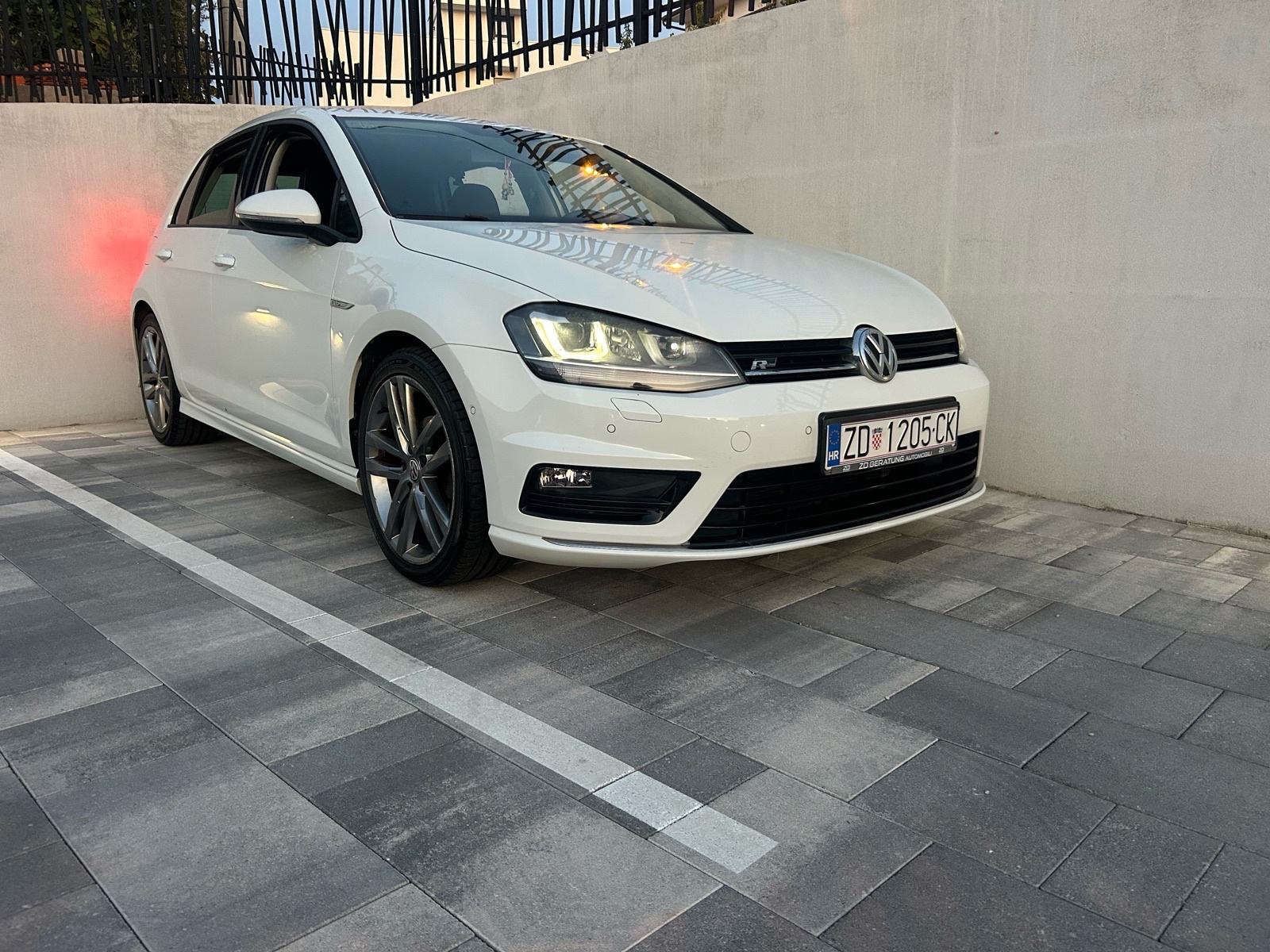 GOLF 7 R LINE, VELIKI SERVIS,REG.GOD.DANA, 2014 god.