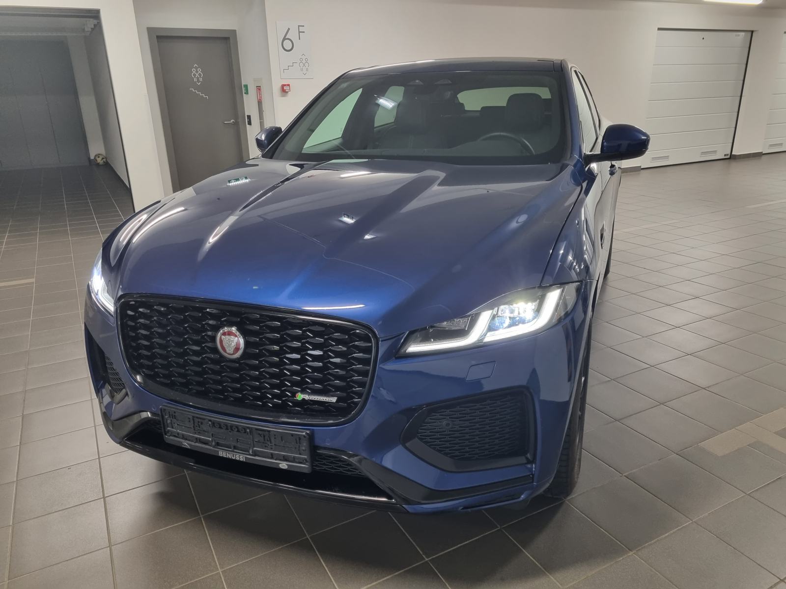 Jaguar F-Pace R-Dynamic BLACK SE PREMIUM - BestBuy, 2023 god.