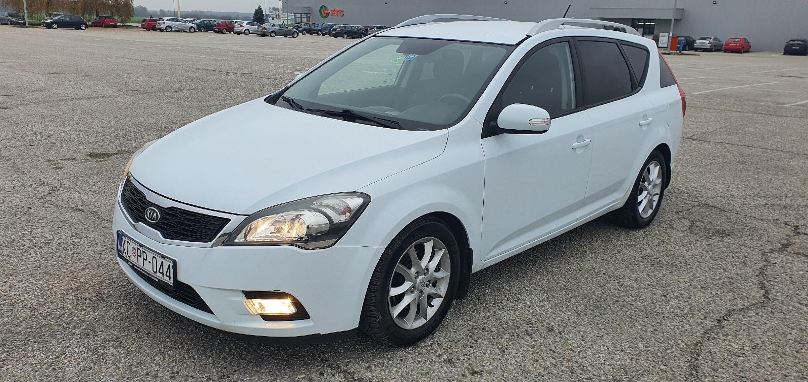Kia Ceed 1,6 Crdi, 118tkm, Garancija, reg.1.god., bez poreza,servisna ...