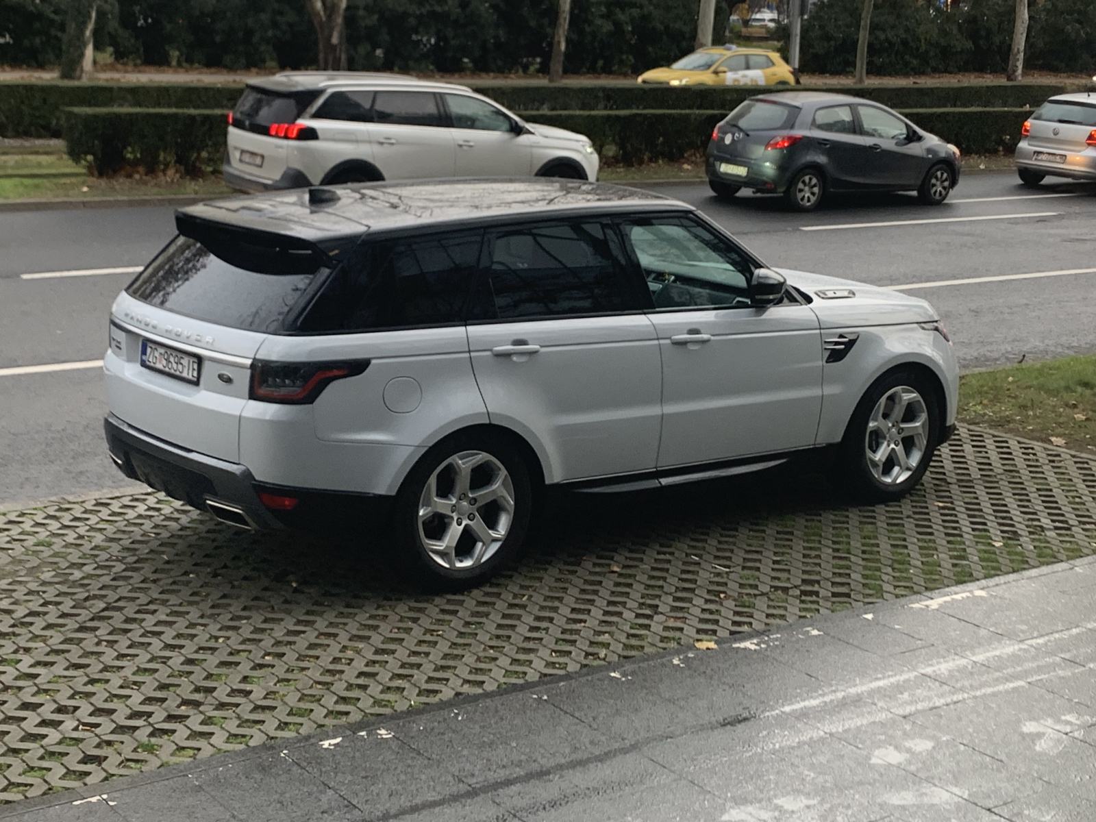 Land Rover Range Rover Sport HSE P400e PHEV, 2018 god.