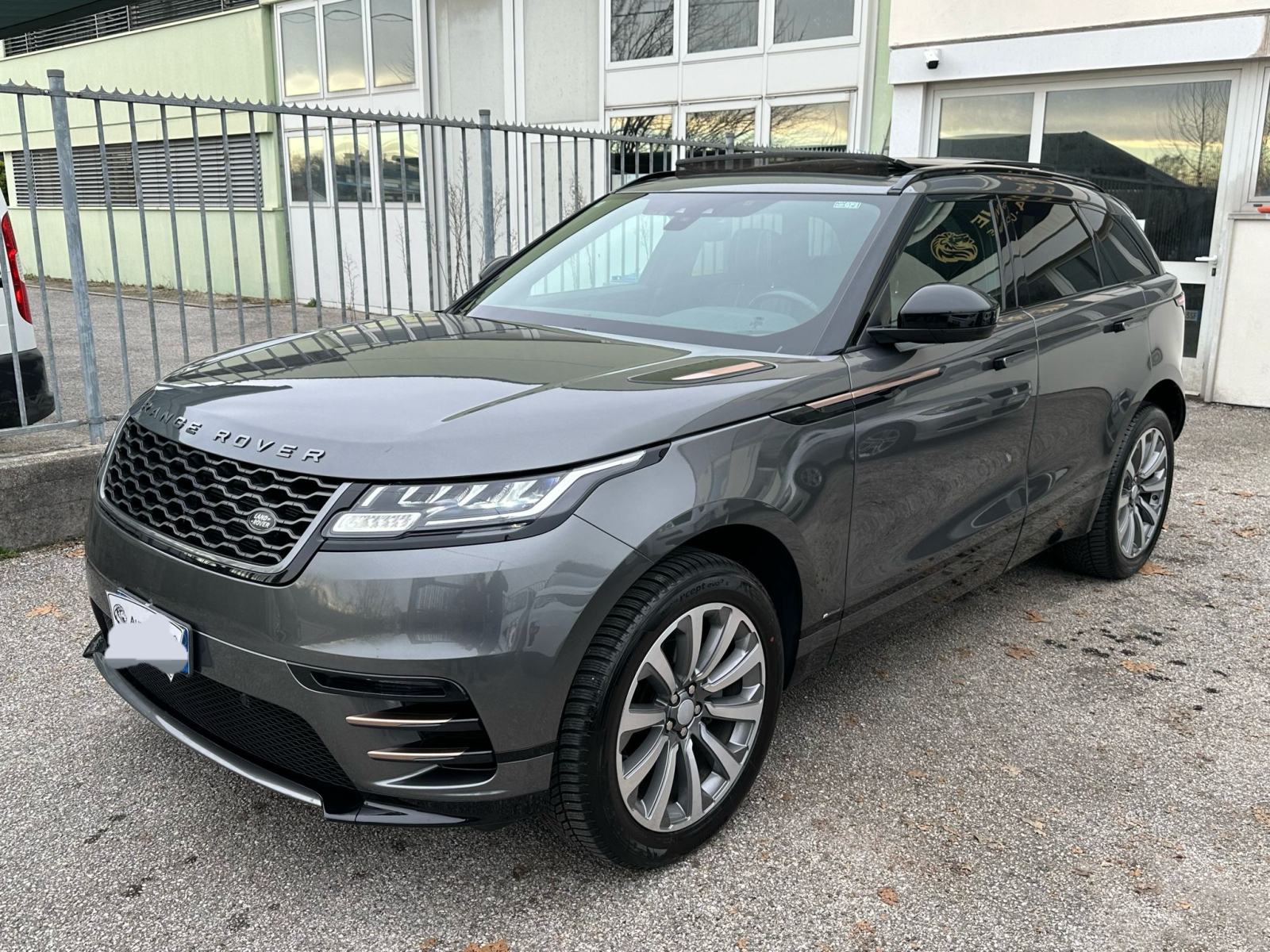 Range Rover Velar 2.0 TD R dynamic 240, 2018 god.