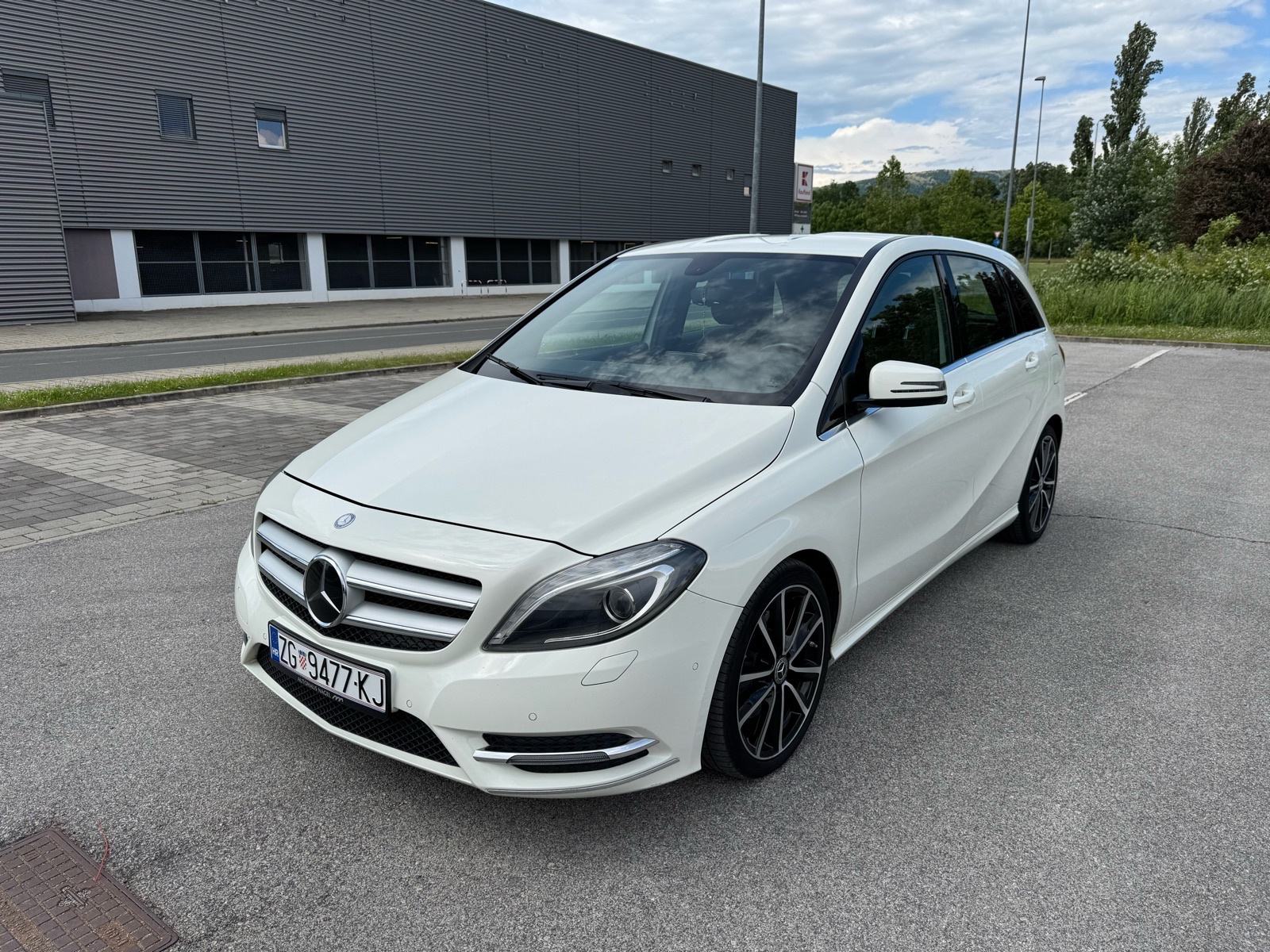 Mercedes-Benz B-klasa B220 CDI automatik, Xenon, koža, CarPlay, 2012 god.