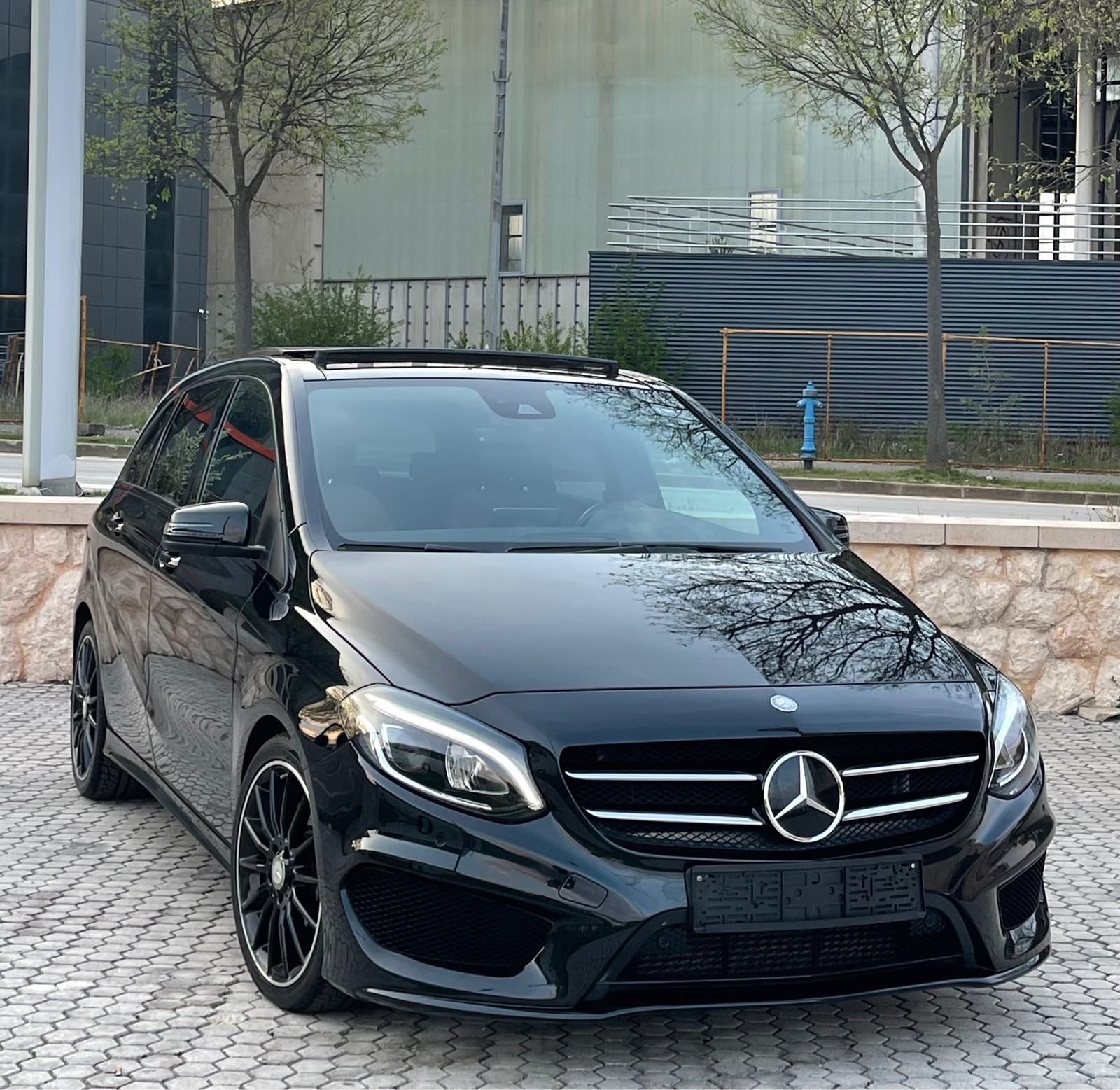 MERCEDES BENZ B220 CDI -AUTOMATIK- 3xAMG PAKET - NAVI,H&K,PANO,KAMERA ...
